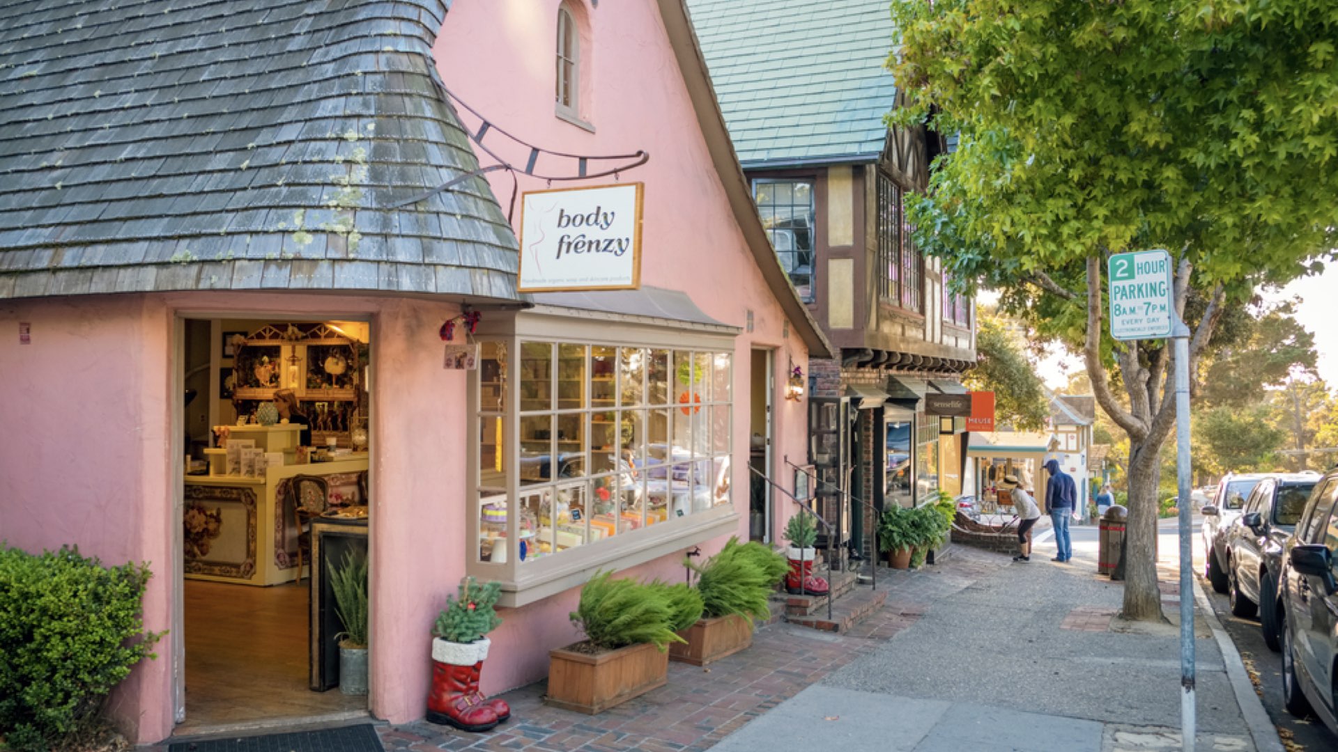 20 American Beach Towns That Will Make You Feel Like You're in Europe