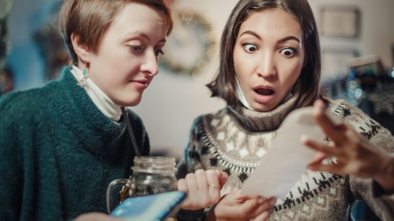 15 Ways to Eat Cheaply While Traveling