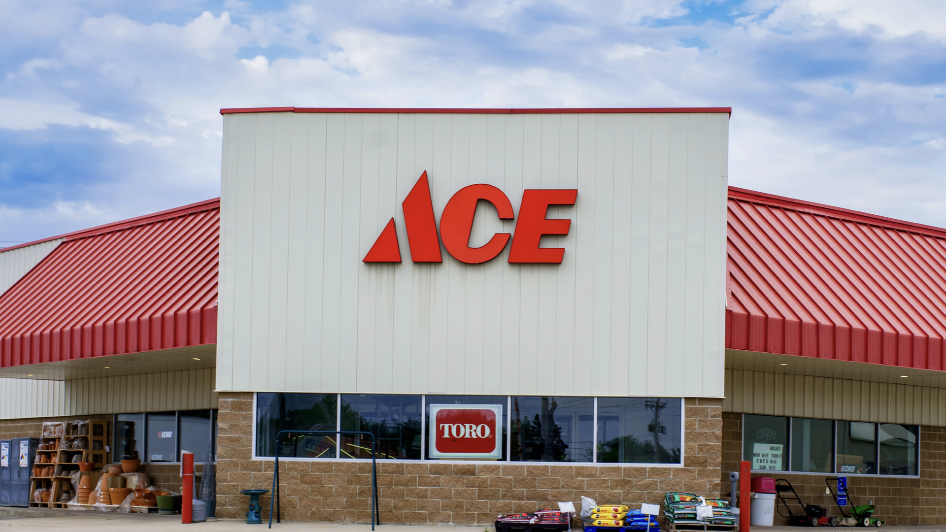 15 Places That Are Hiring Those Workers That Are Over 50